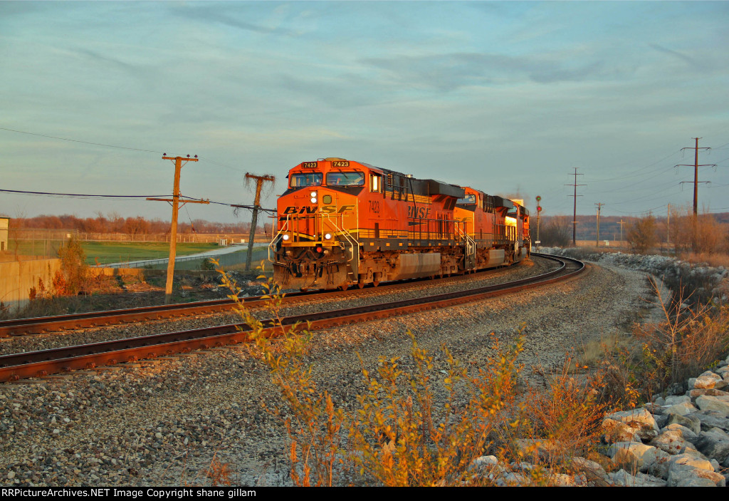 BNSF 7423 Heads into the golden oour of Sun.